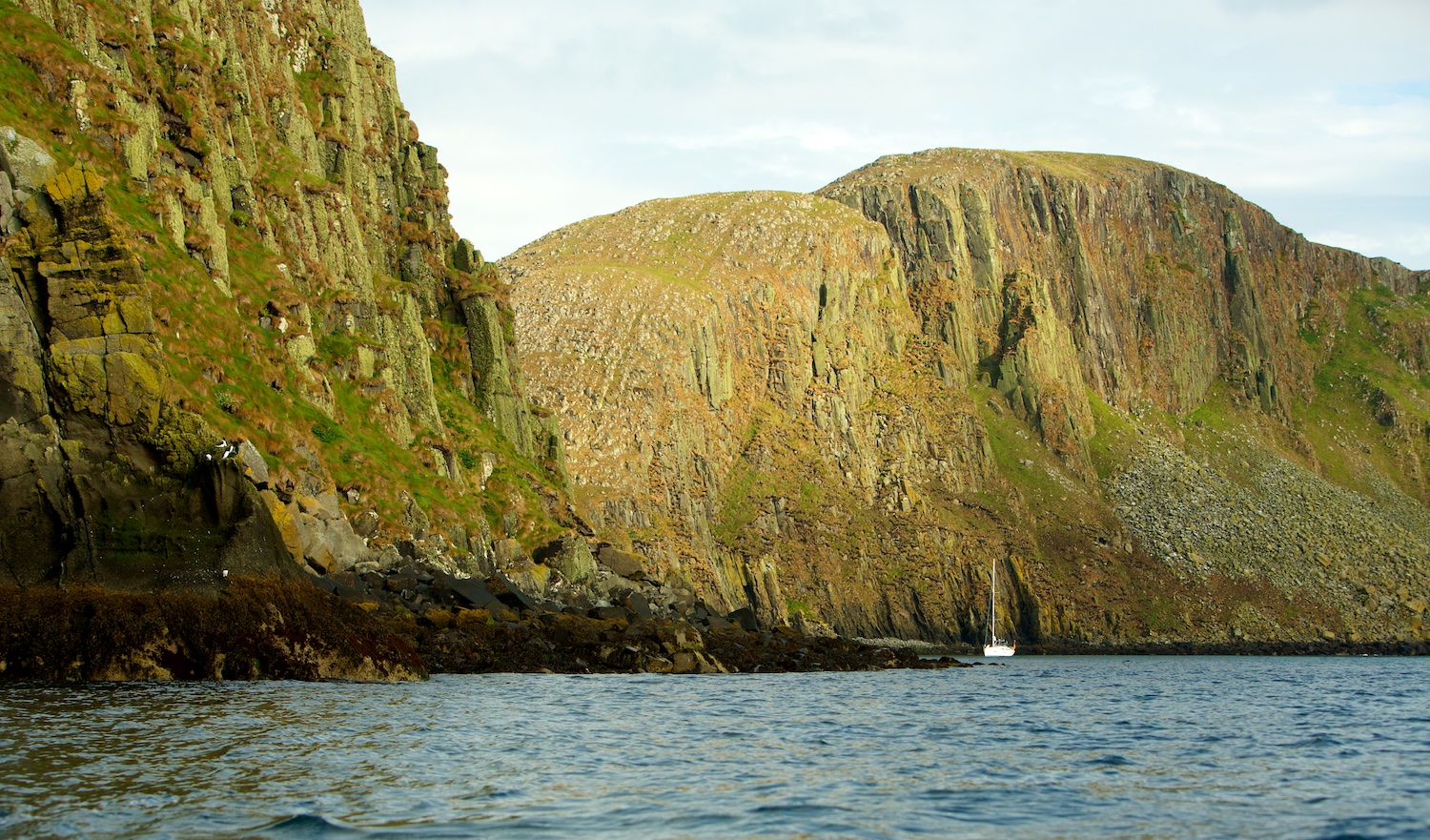 Navigation and wildlife observation in the Shiant Archipelago • EnezGreen