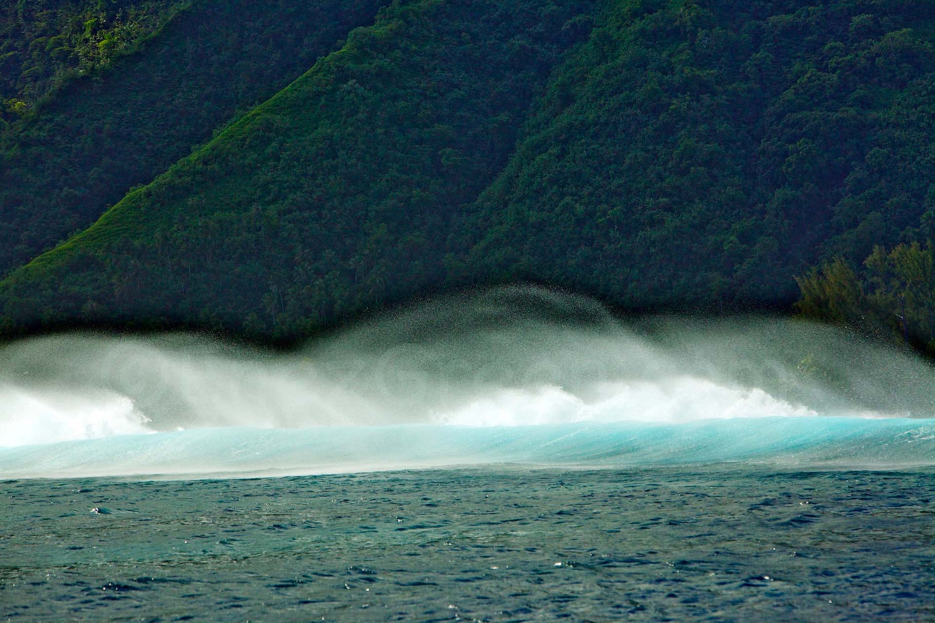 Spot de Surf de Teahupoo • EnezGreen